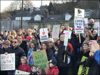 Protesters surround cutting council - Socialist Party