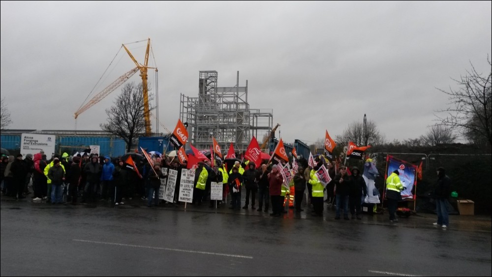 "Pay the rate" demand construction workers - Socialist Party