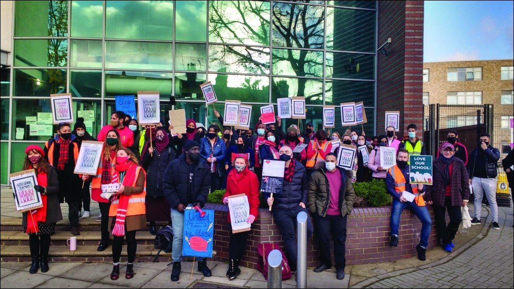 Overcrowded Little Ilford School strikes against more expansion ...