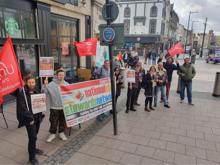 Union protests outside Starbucks - Socialist Party