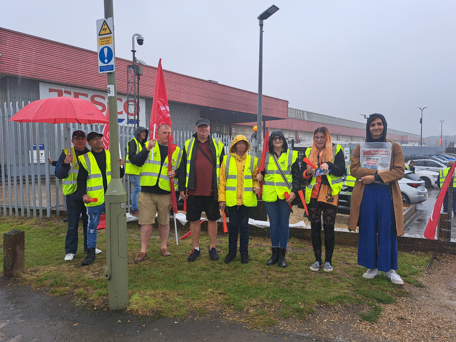 Oxford Tesco depot strike - Understaffed shifts with overstuffed job ...