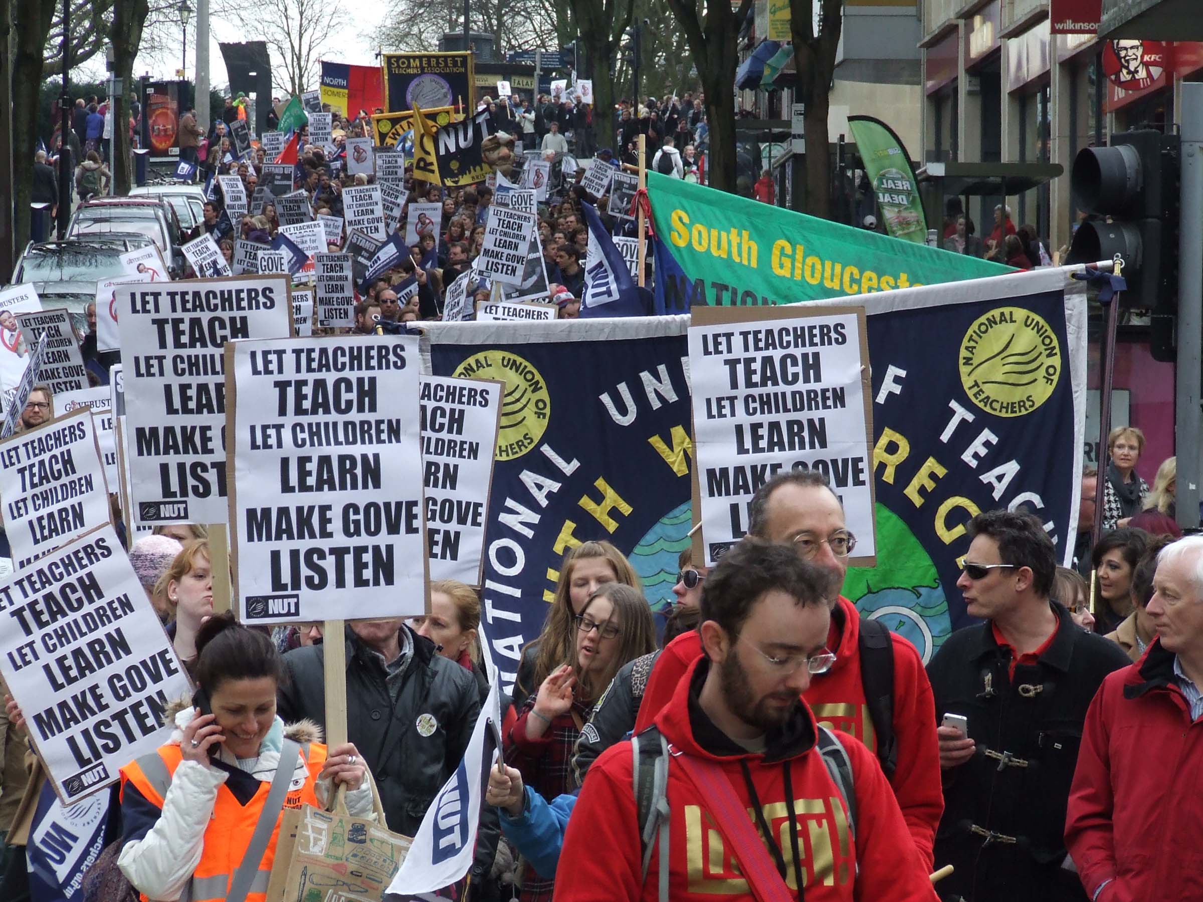 Striking to defend education - Socialist Party