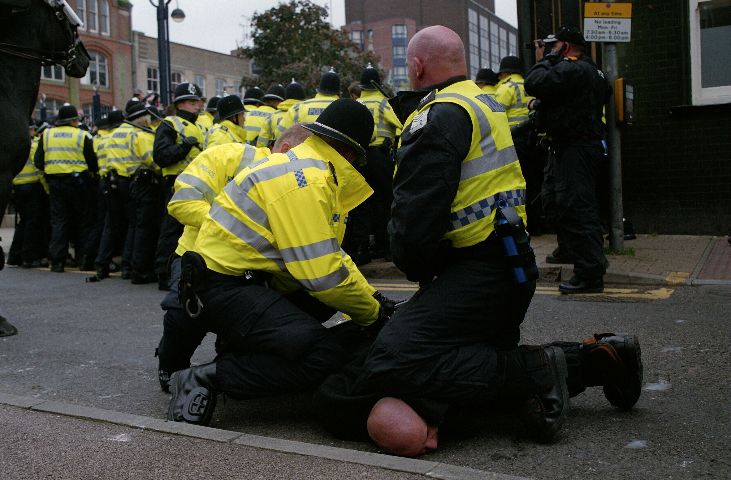 Community organises to resist EDL thugs - Socialist Party